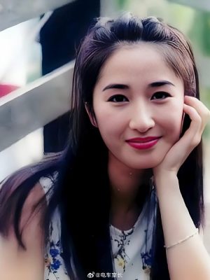 关咏荷罕见现身 61岁冻龄美貌惊艳全场 | 红点网 RedDot News