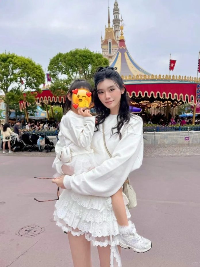 赌王孙女4岁生日 一身名牌背包价值几万 | 红点网 RedDot News